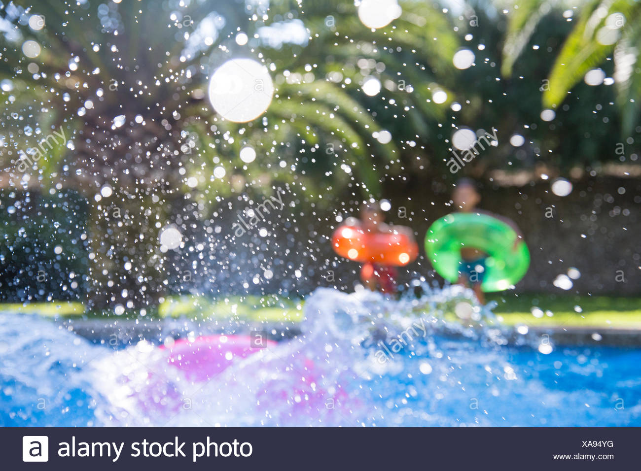 Pool People Splashing High Resolution Stock Photography and Images - Alamy