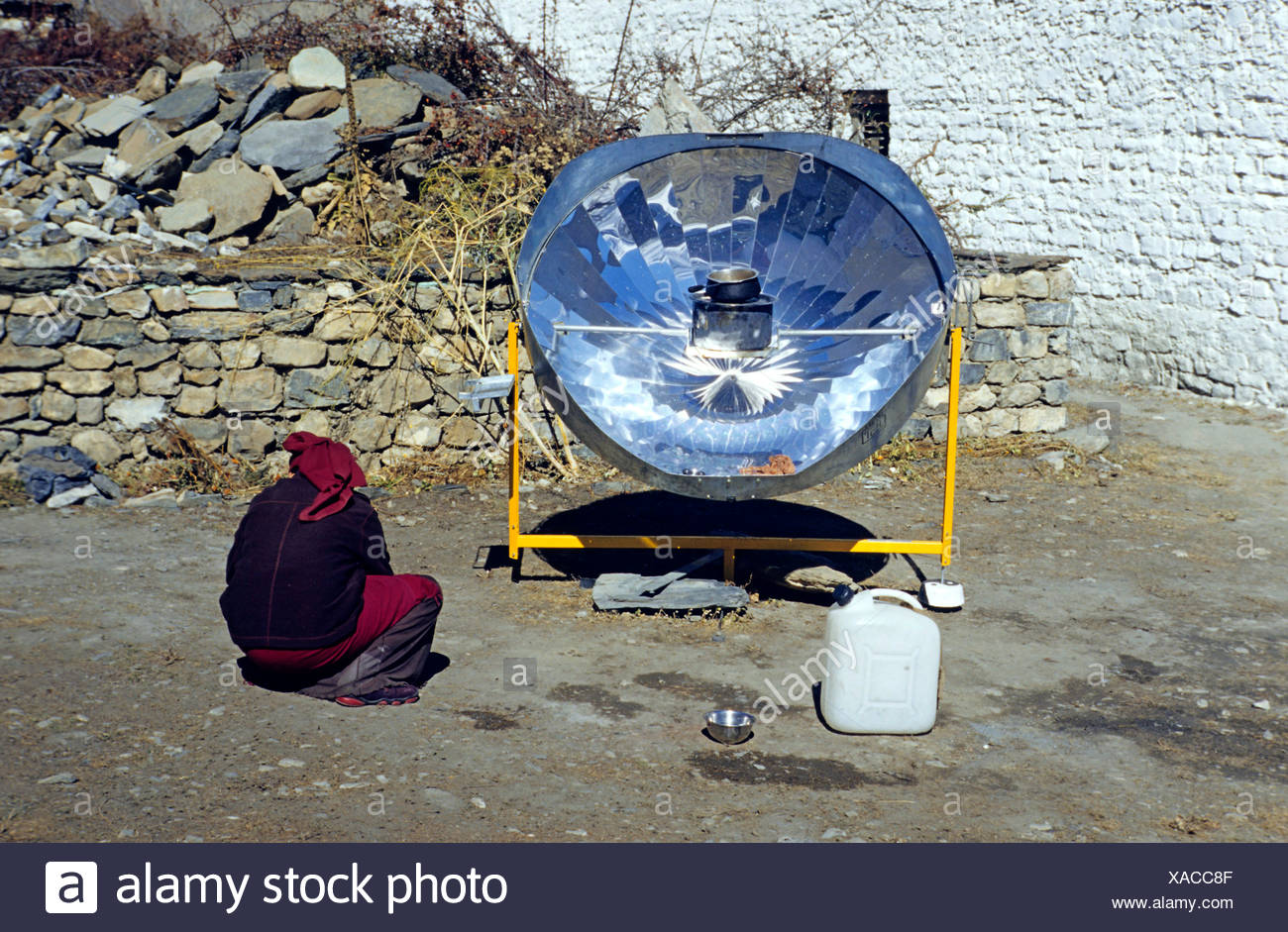 Parabolic Solar Cooker High Resolution Stock Photography and Images - Alamy