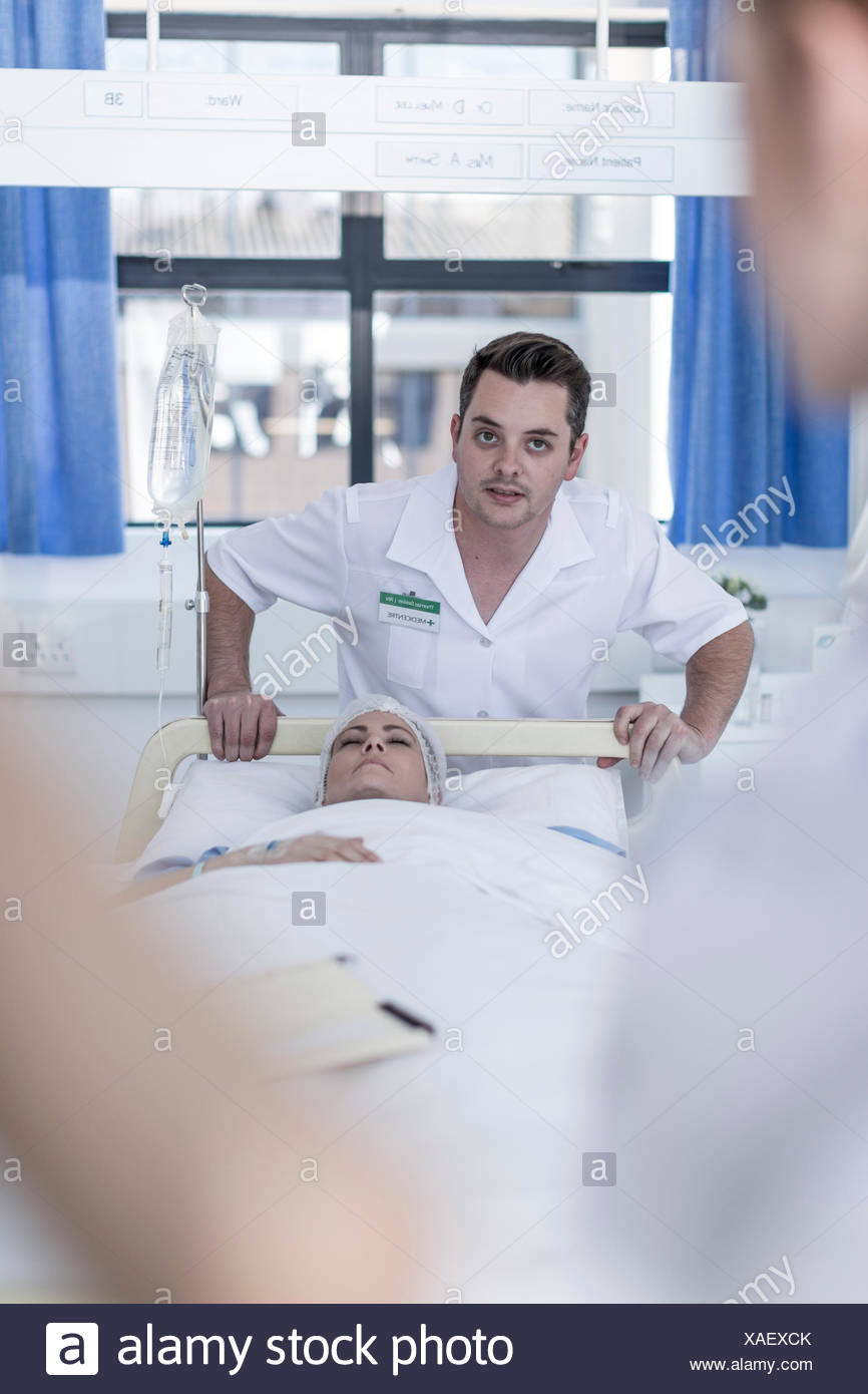 Nurses Moving Patient Stock Photos & Nurses Moving Patient Stock Images ...