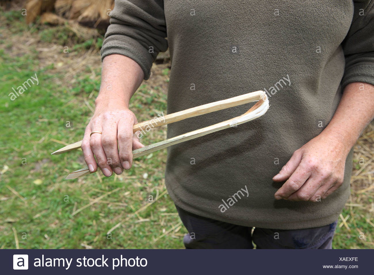 Hand Thatching High Resolution Stock Photography and Images - Alamy