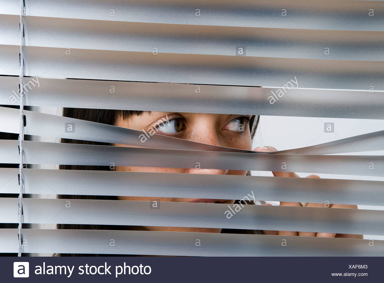 Peering Eyes Stock Photos & Peering Eyes Stock Images - Alamy