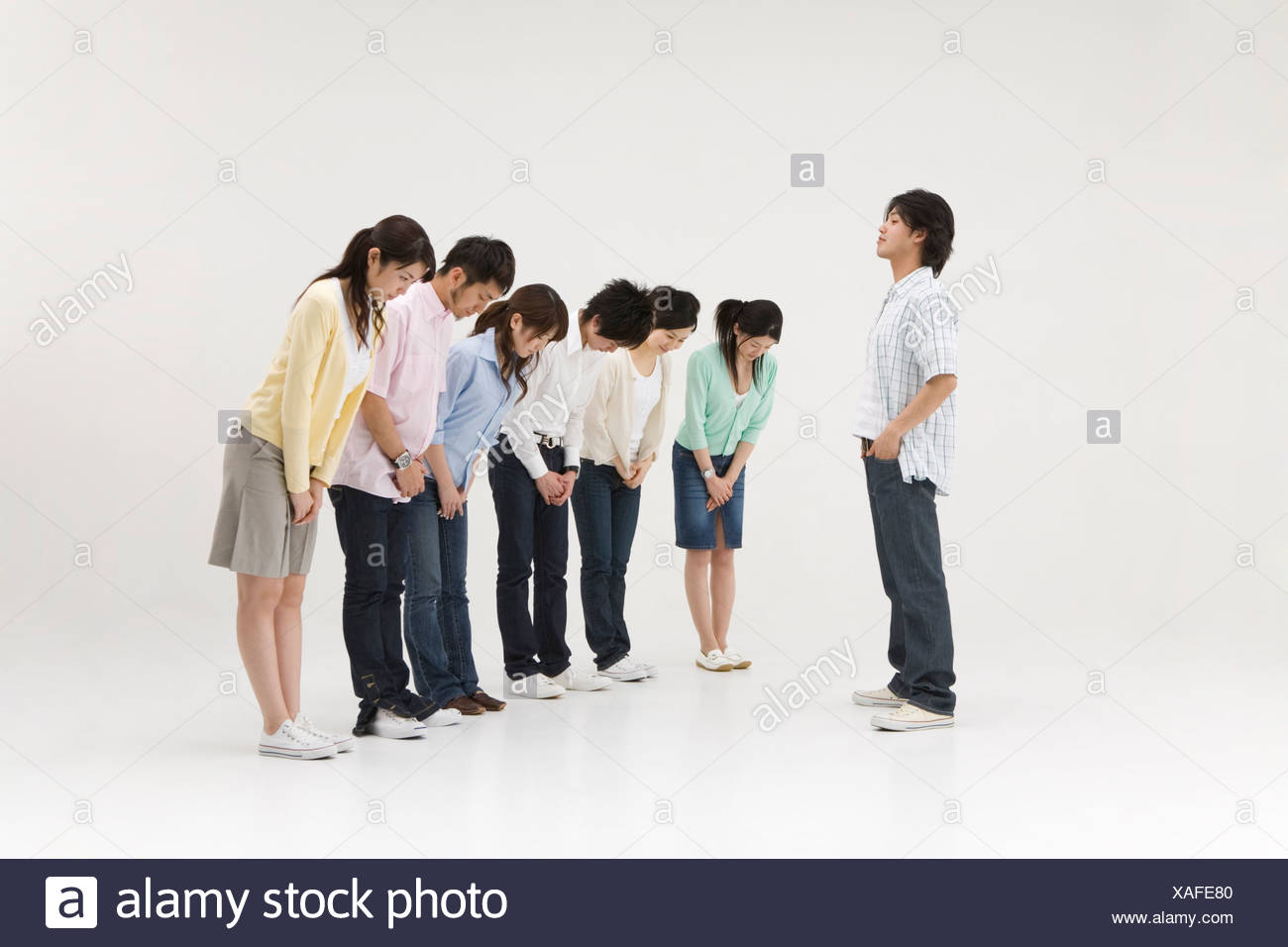 Japanese Women Bowing High Resolution Stock Photography and Images - Alamy