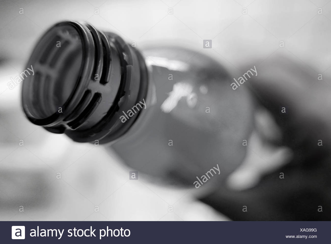 Hand Holding Bottle Stock Photos & Hand Holding Bottle Stock Images - Alamy