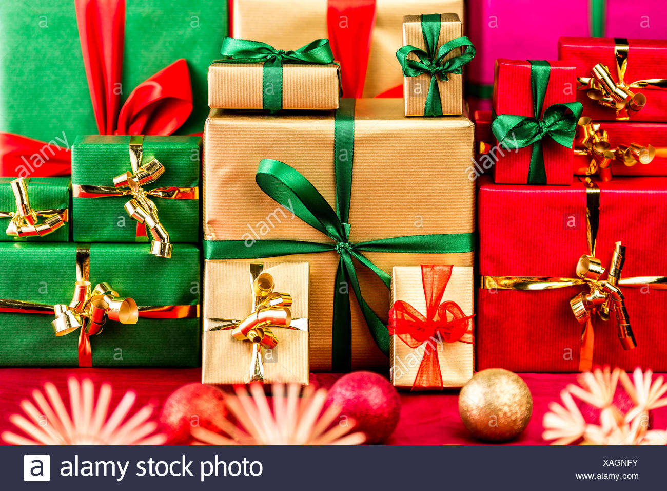 Gold Bow Around Box High Resolution Stock Photography and Images - Alamy