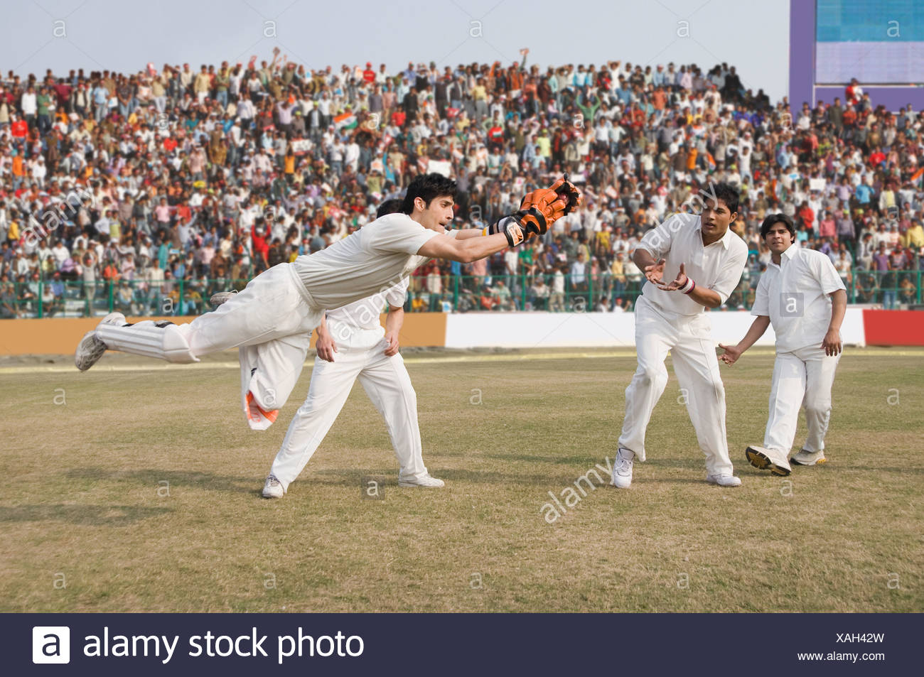 Wicket Keeper Stock Photos & Wicket Keeper Stock Images - Alamy