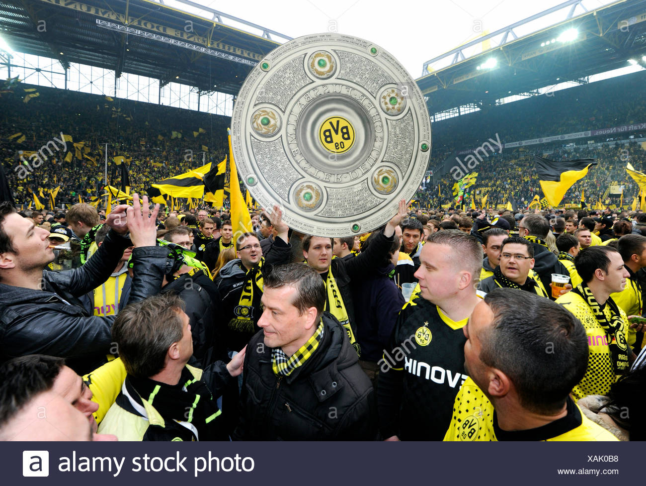 Crowd Football Pitch High Resolution Stock Photography and Images - Alamy