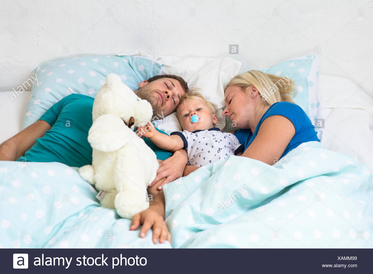 Family Of Three People Sleeping In One Bed Stock Photos & Family Of ...