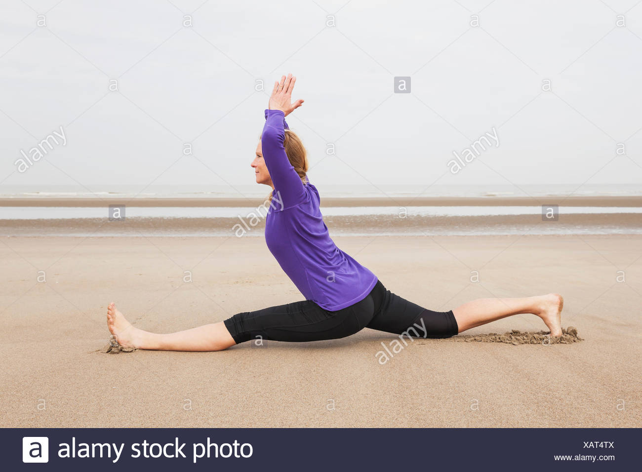 Woman Doing The Splits Stock Photos & Woman Doing The Splits Stock ...