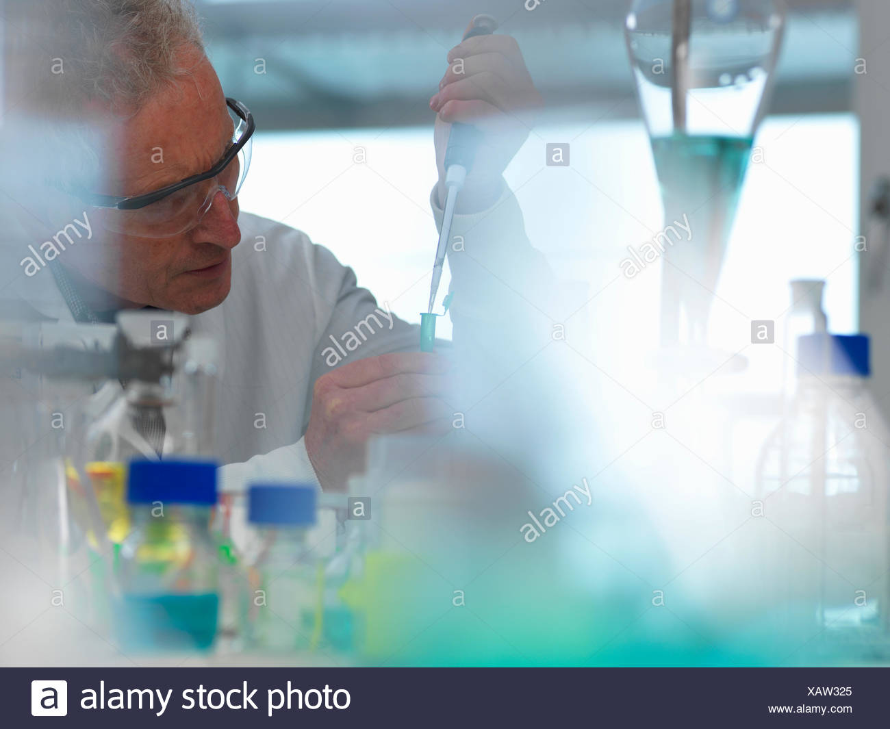 Eppendorf Tube Dna High Resolution Stock Photography and Images - Alamy