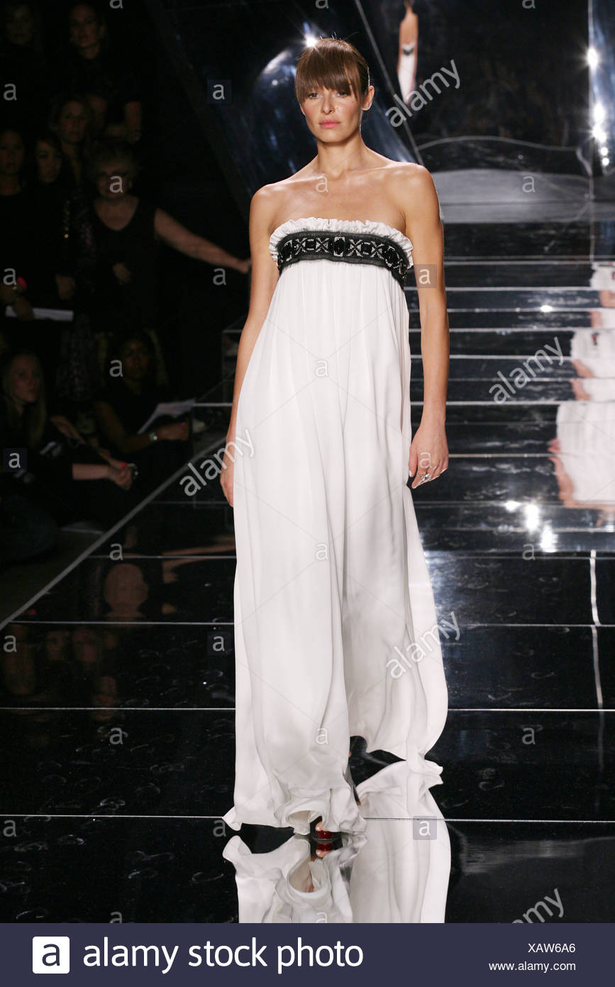 Black And White Maxi Dress High Resolution Stock Photography and Images ...