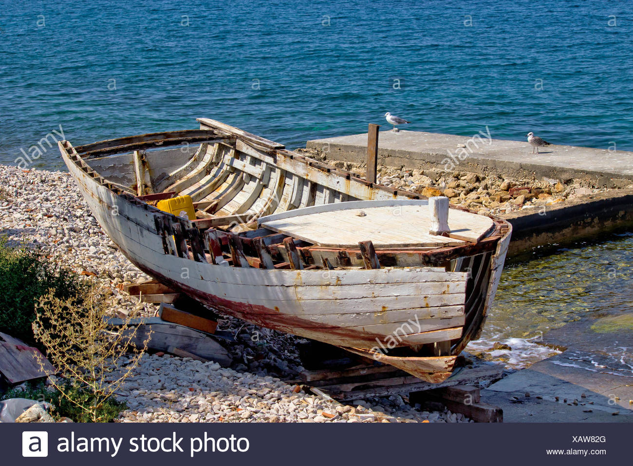 Broken Wooden Boat High Resolution Stock Photography and Images - Alamy