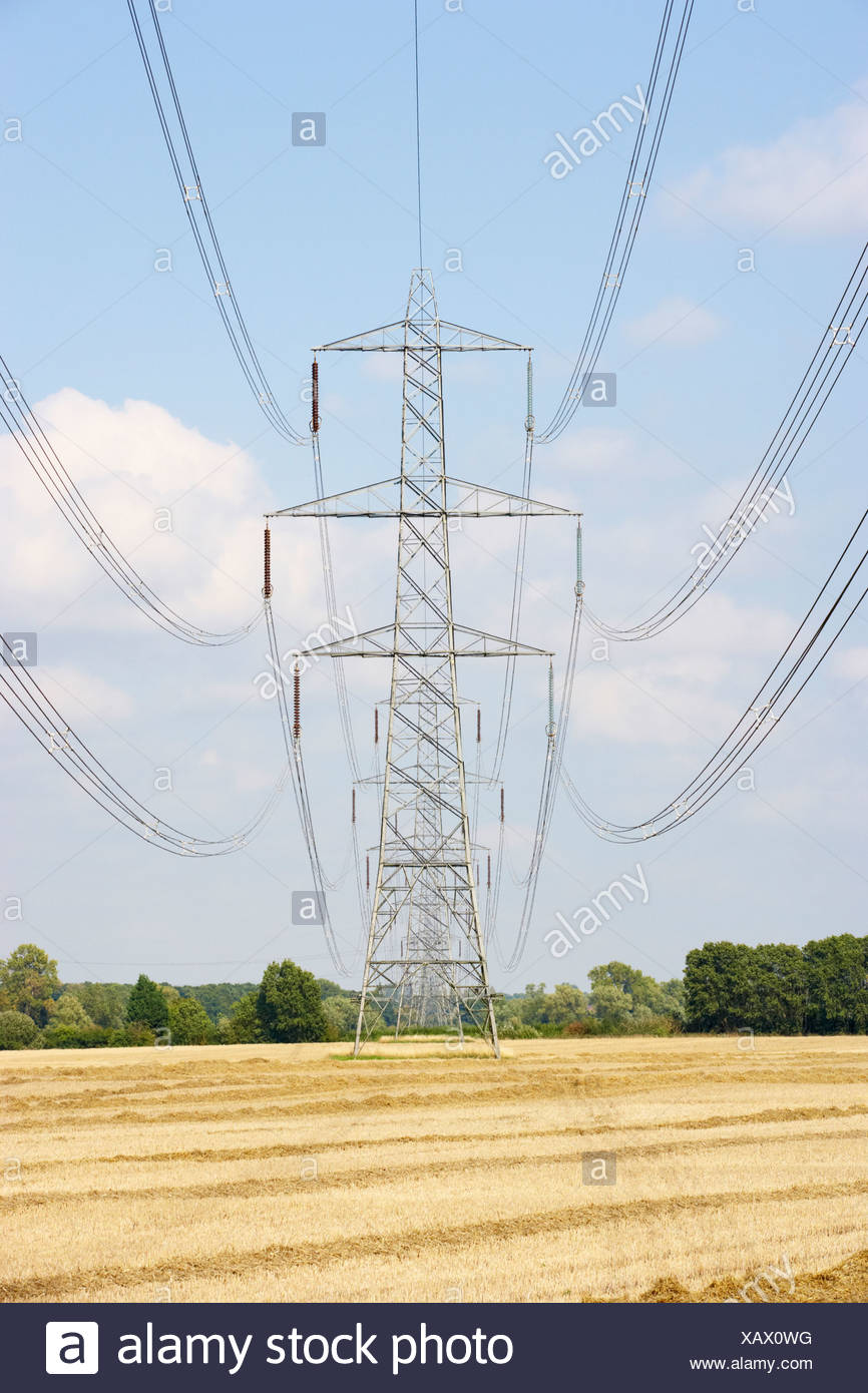 Pylons Countryside Uk Stock Photos & Pylons Countryside Uk Stock Images ...