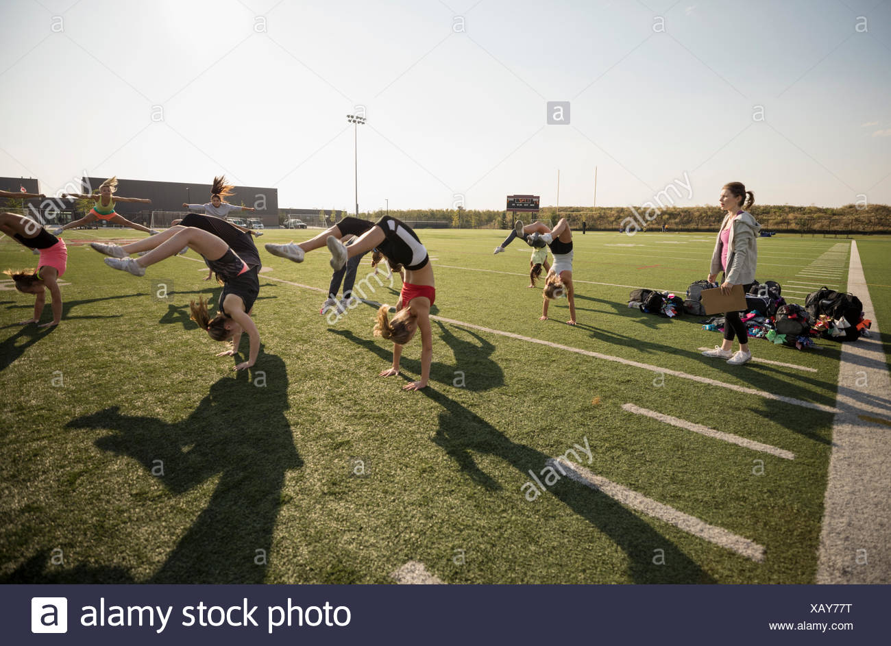 High School Cheerleader Group Stock Photos & High School Cheerleader ...