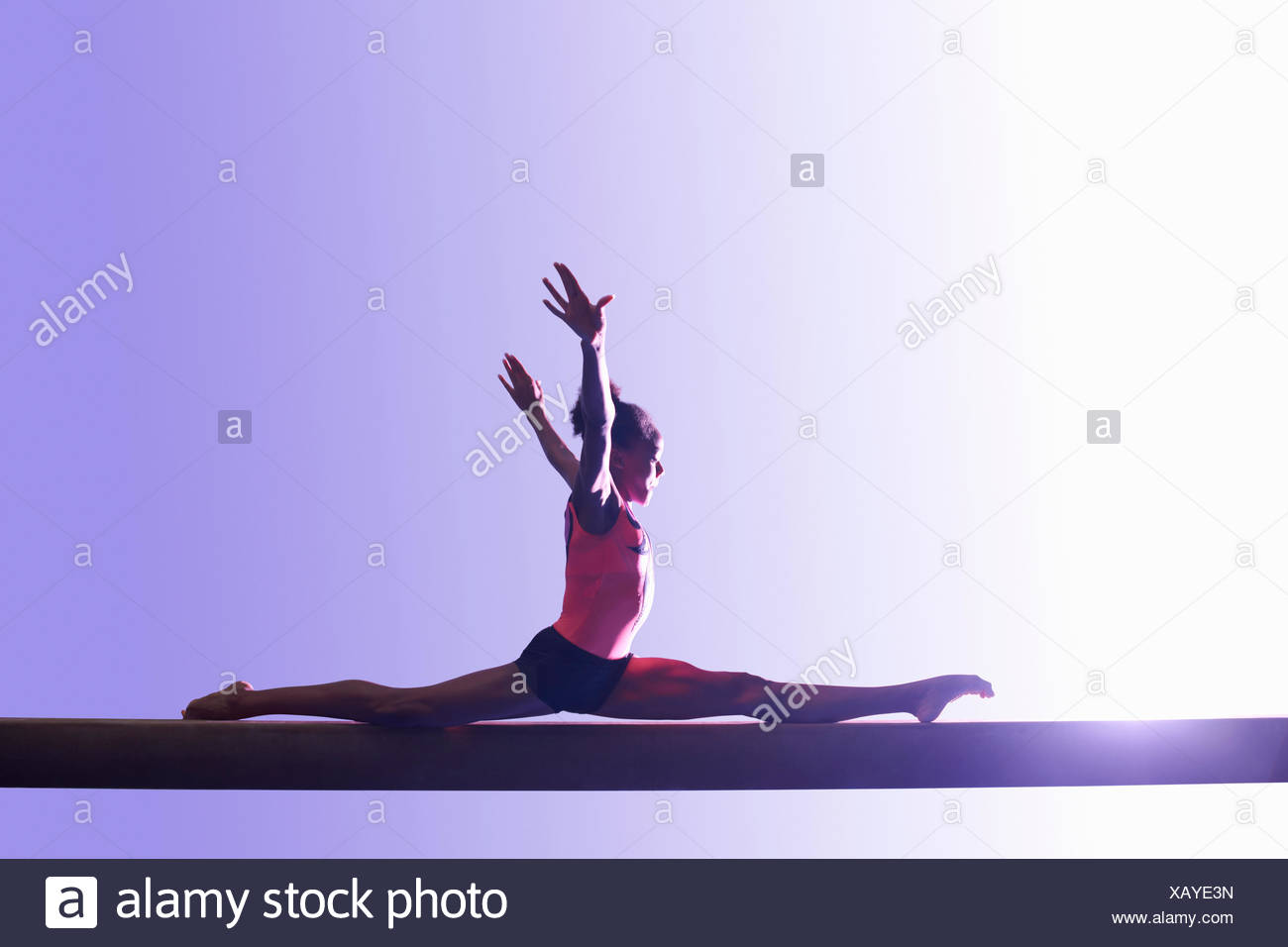 Gymnast Splits Beam Stock Photos & Gymnast Splits Beam Stock Images - Alamy