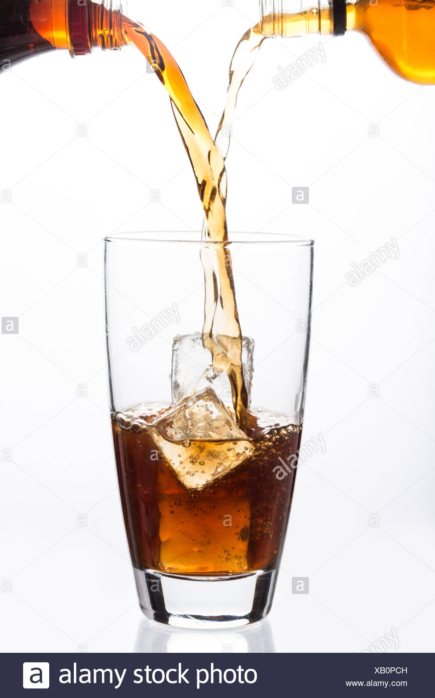 Pouring Coke Stock Photos & Pouring Coke Stock Images - Alamy
