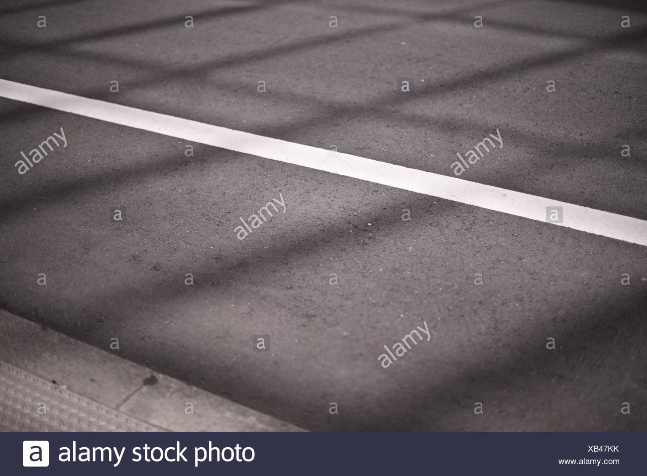 Single White Line Stock Photos & Single White Line Stock Images - Alamy