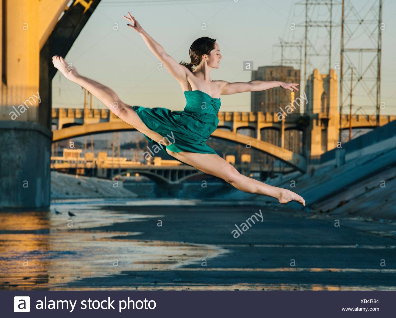 Leaping In Mid Air High Resolution Stock Photography and Images - Alamy