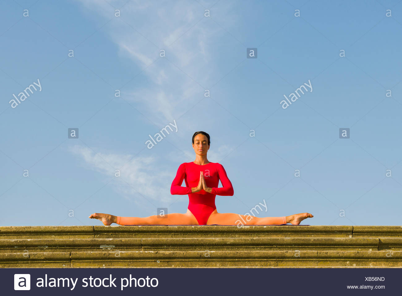 Right Angle Pose High Resolution Stock Photography and Images - Alamy