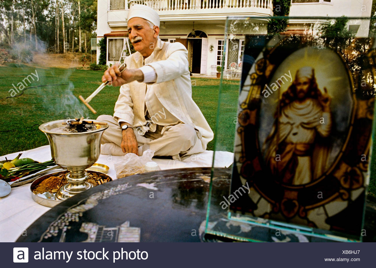 Zoroastrian Priest High Resolution Stock Photography and Images - Alamy