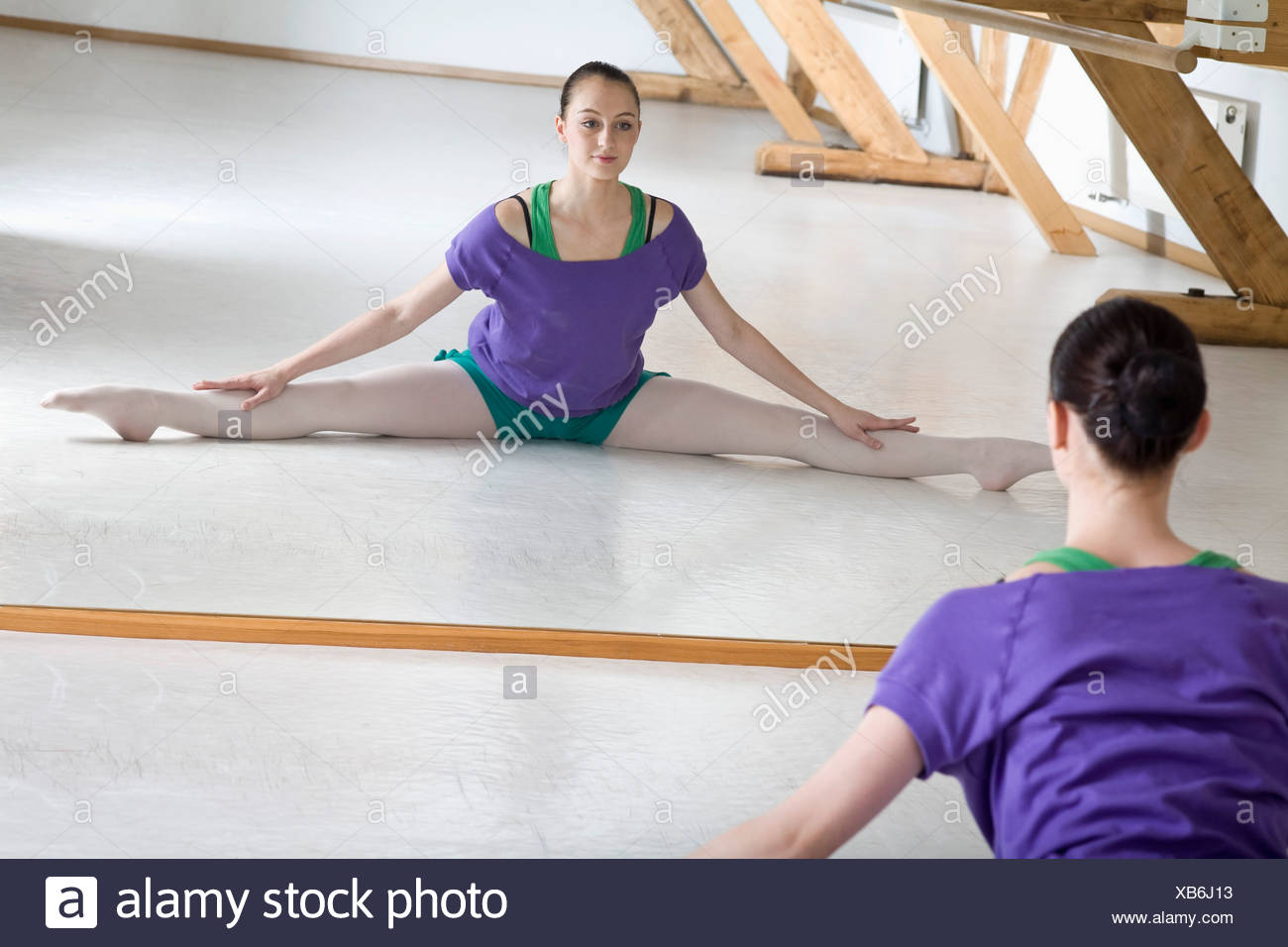 Full Splits High Resolution Stock Photography and Images - Alamy