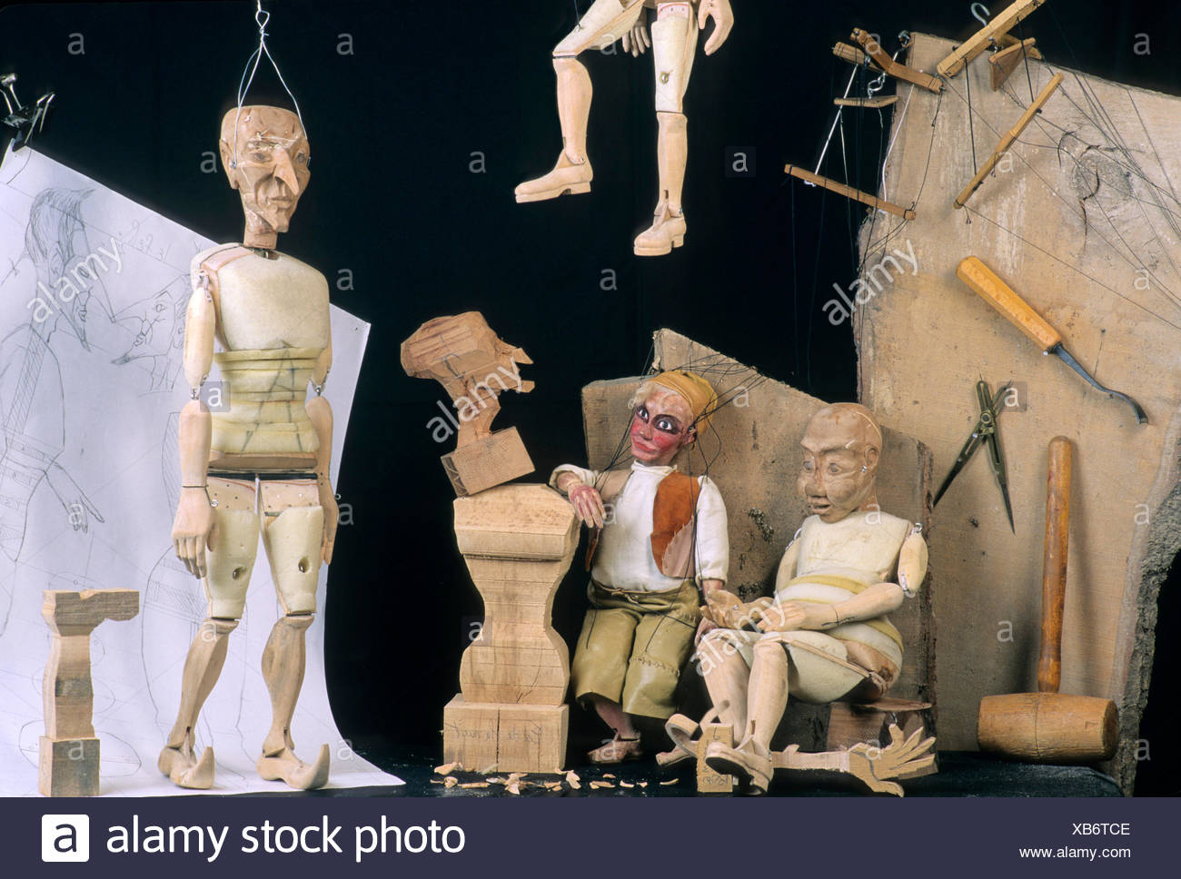 Mechanical Puppets High Resolution Stock Photography and Images - Alamy