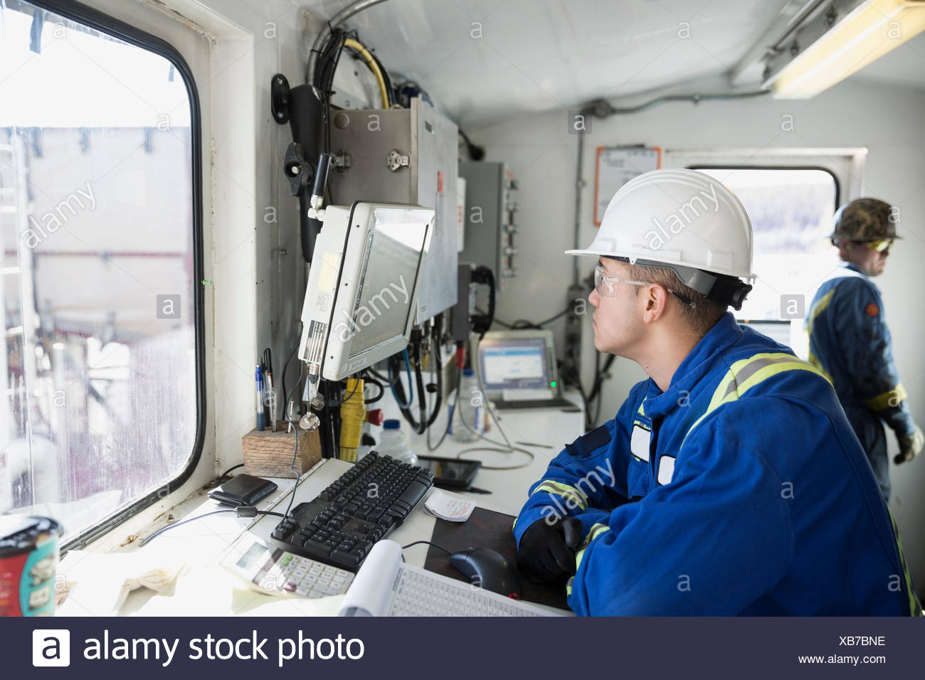 Control Room Oil Rig Stock Photos & Control Room Oil Rig Stock Images ...