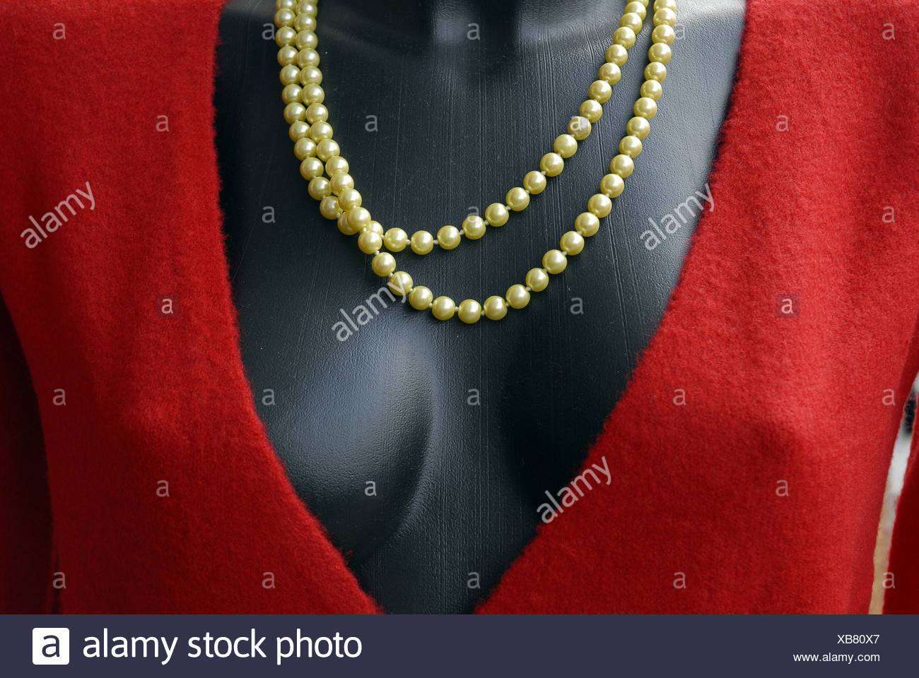 Dekolletee Stock Photos & Dekolletee Stock Images - Alamy