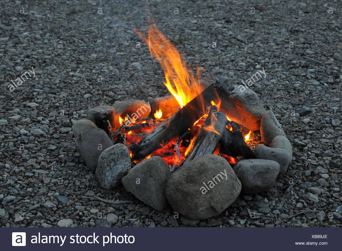 Campfire Circle Stock Photos & Campfire Circle Stock Images - Alamy