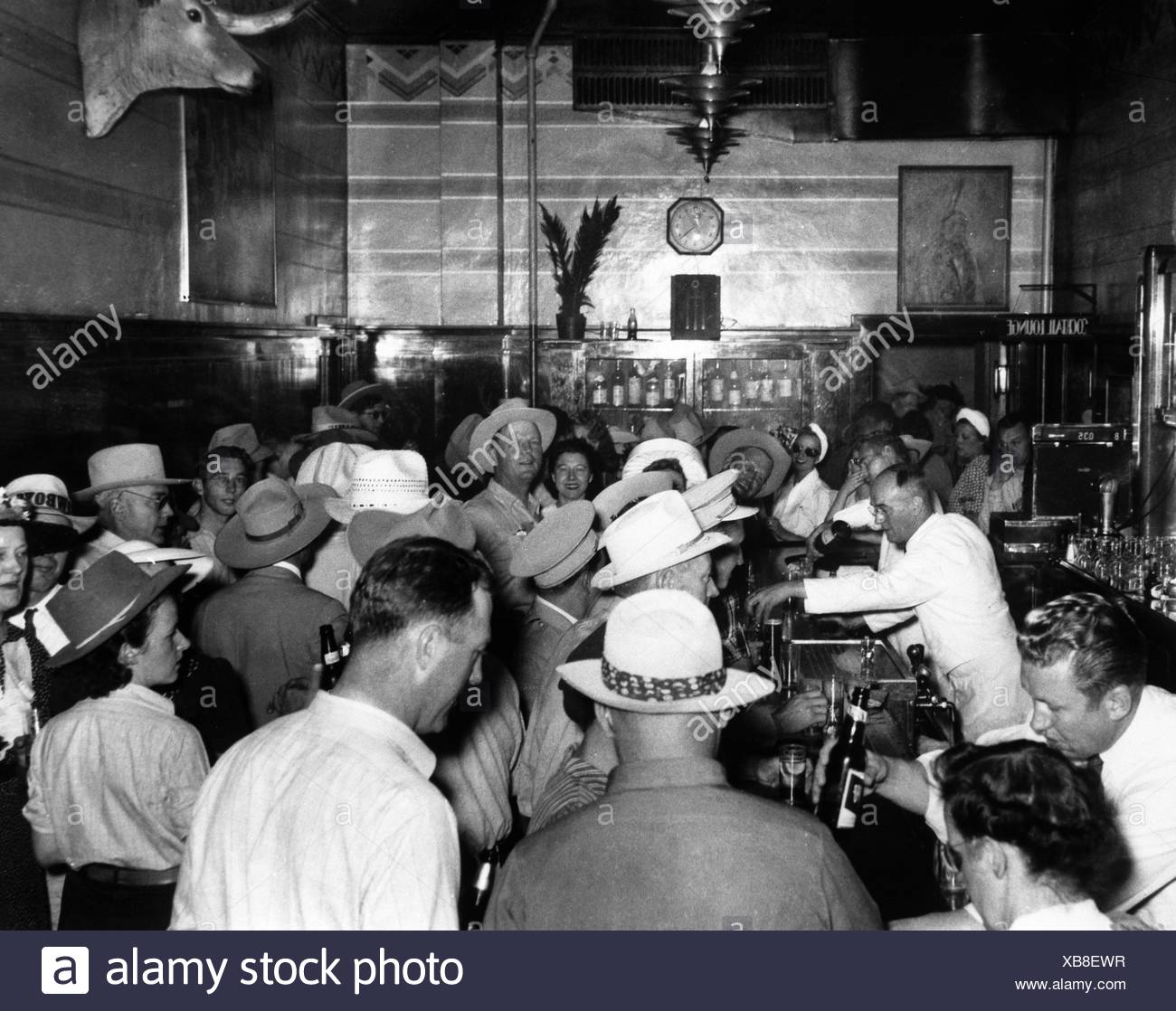 1940s Bar High Resolution Stock Photography and Images - Alamy