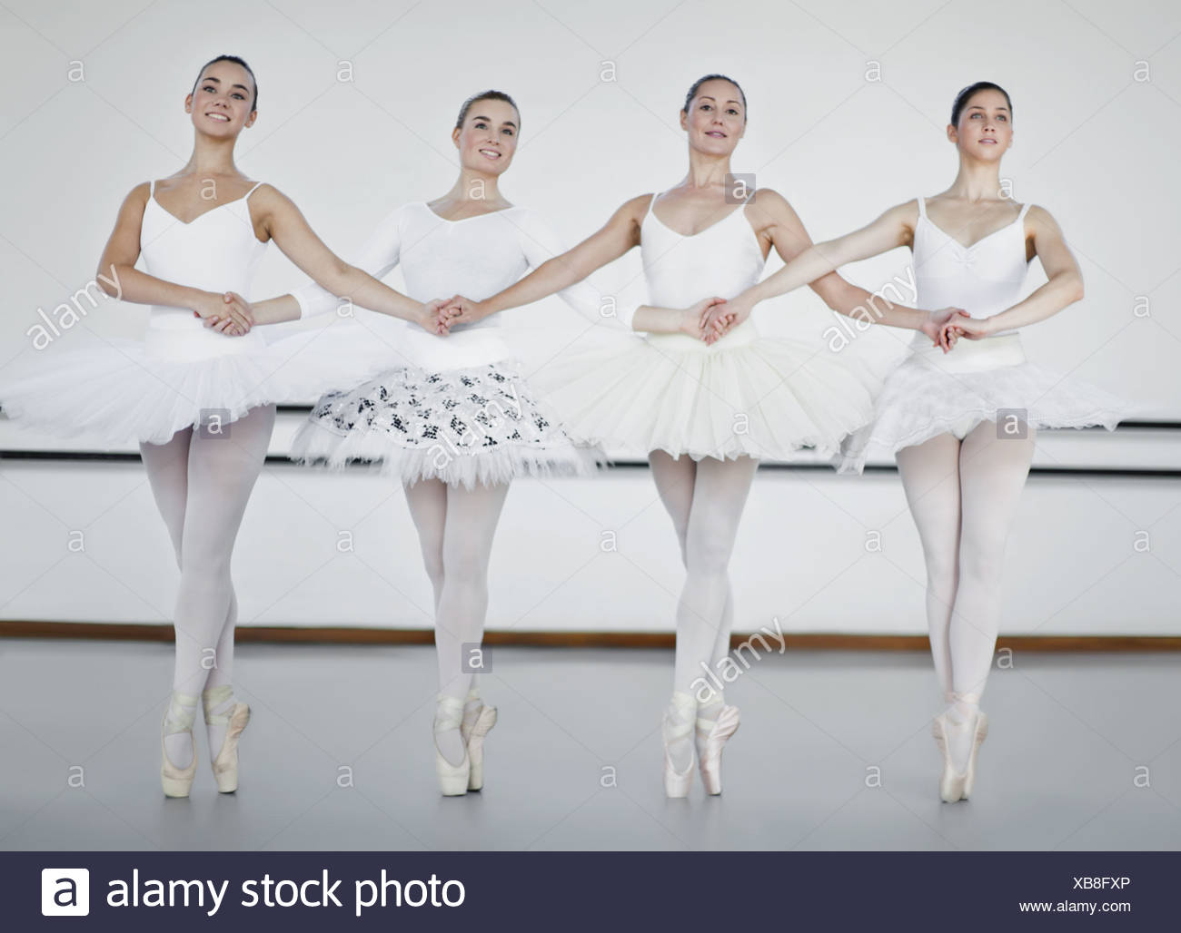 Ballet Dancers Performing Stock Photos & Ballet Dancers Performing ...