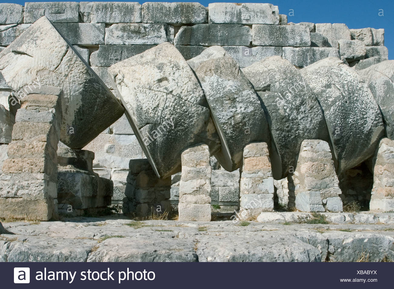 Toppled Column Stock Photos & Toppled Column Stock Images - Alamy