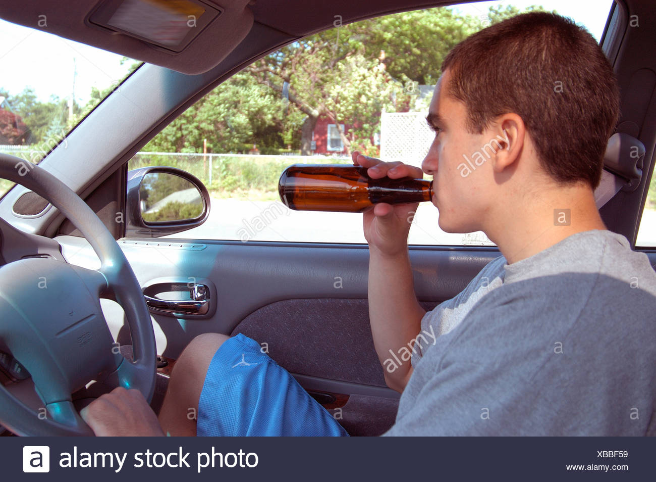 Teenage Drinking Drunk Lifestyle Stock Photos & Teenage Drinking Drunk ...
