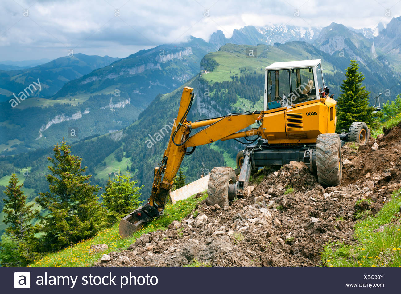 Mountain Excavators High Resolution Stock Photography and Images - Alamy