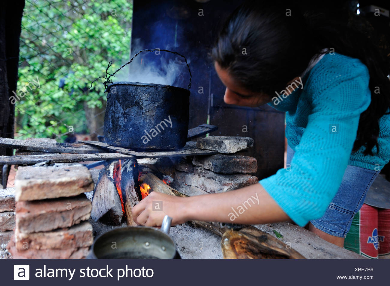 Woman Cooking Over Open Fire Stock Photos & Woman Cooking Over Open ...