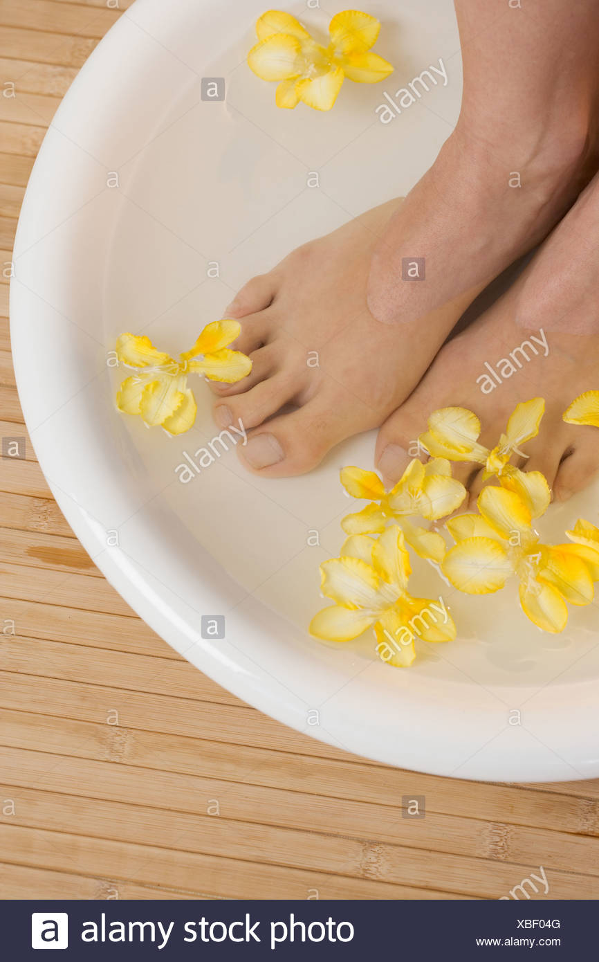Foot Bath Flowers High Resolution Stock Photography and Images - Alamy