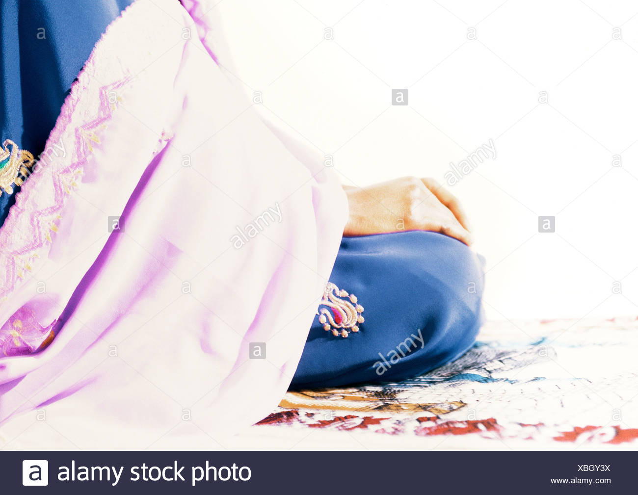 Muslim Woman Sitting On Prayer Stock Photos & Muslim Woman Sitting On ...