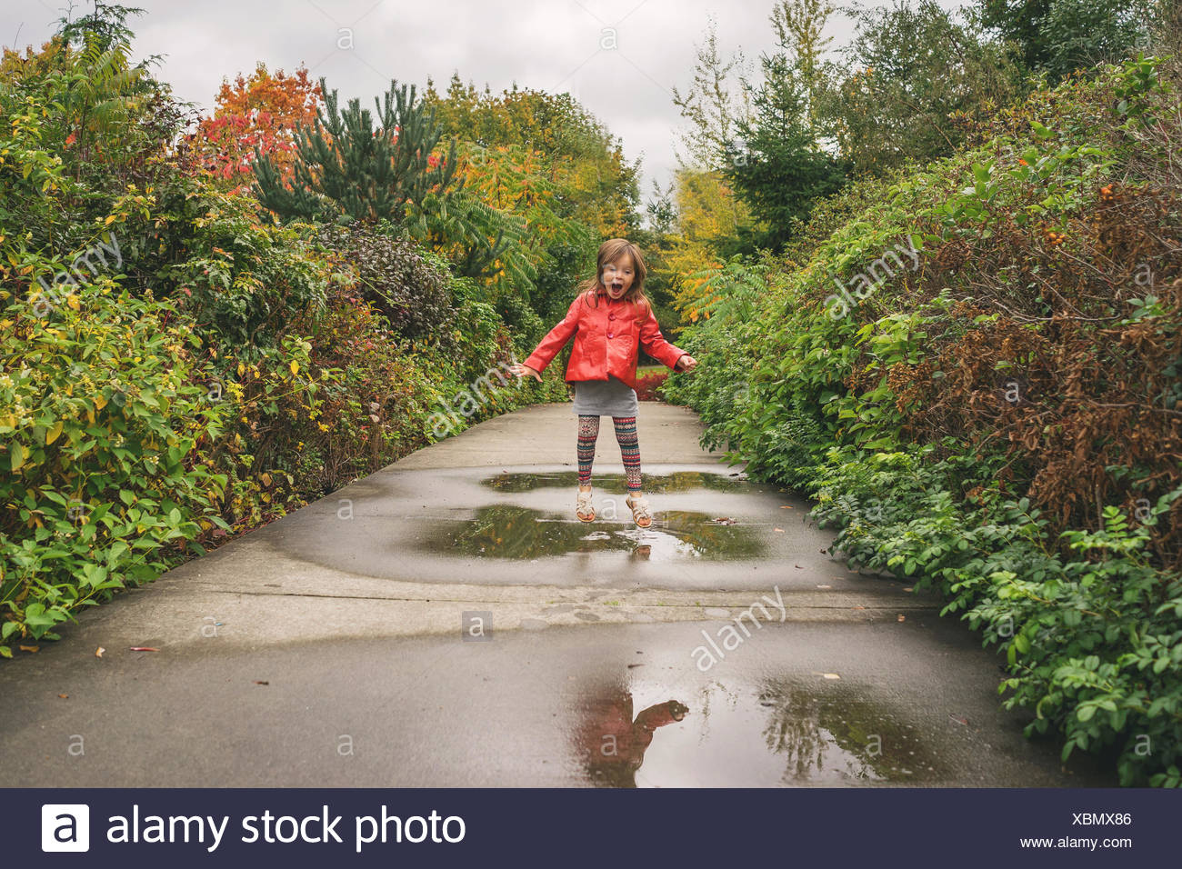 Children Jumping In The Water High Resolution Stock Photography and ...