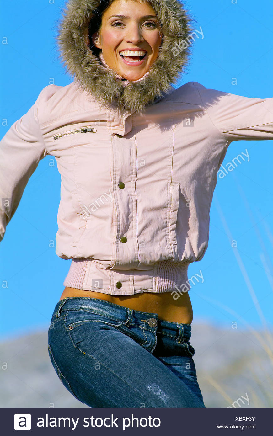 Woman Showing Midriff Stock Photos & Woman Showing Midriff Stock Images ...