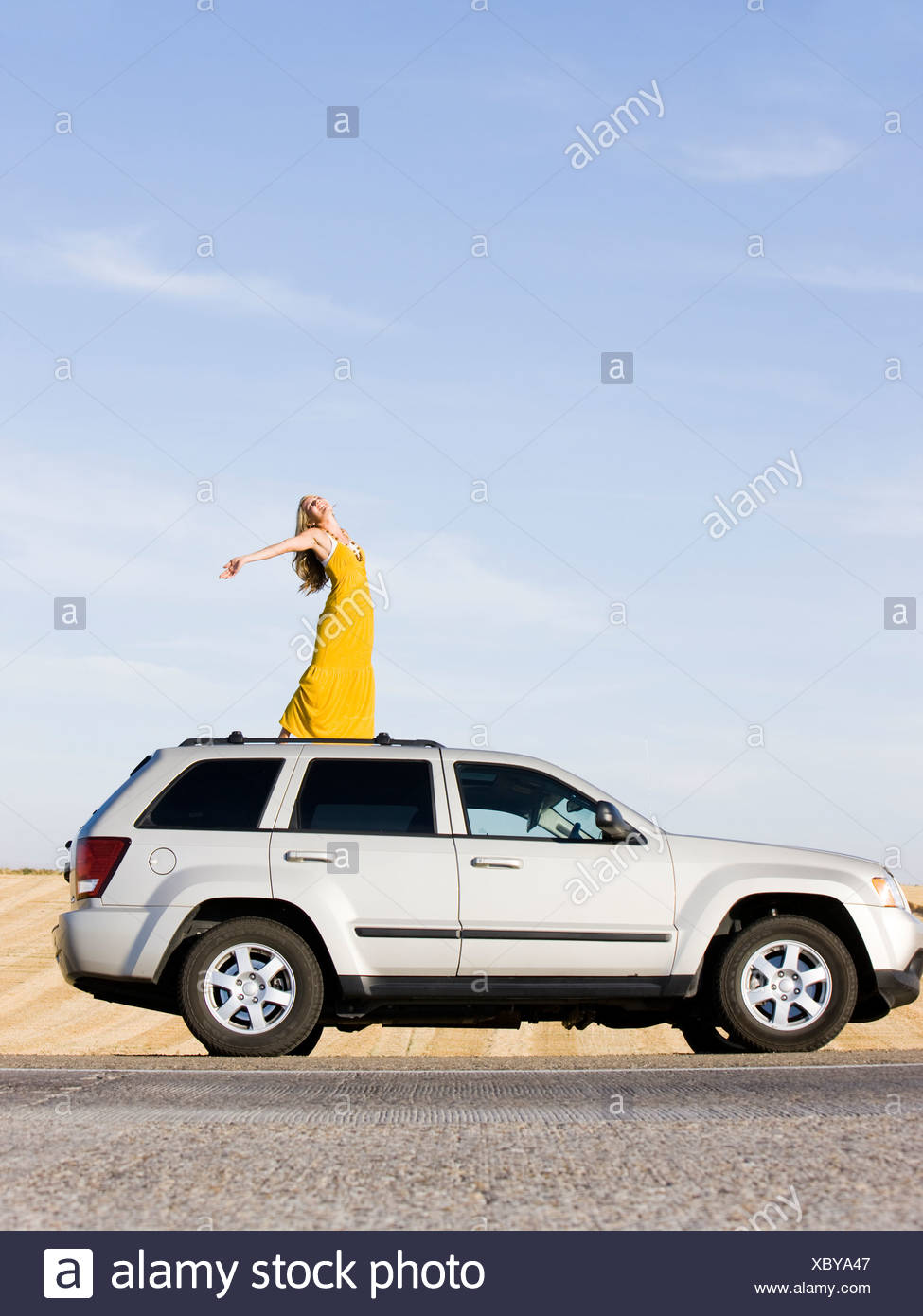 Woman Standing On Roof Car Stock Photos & Woman Standing On Roof Car ...