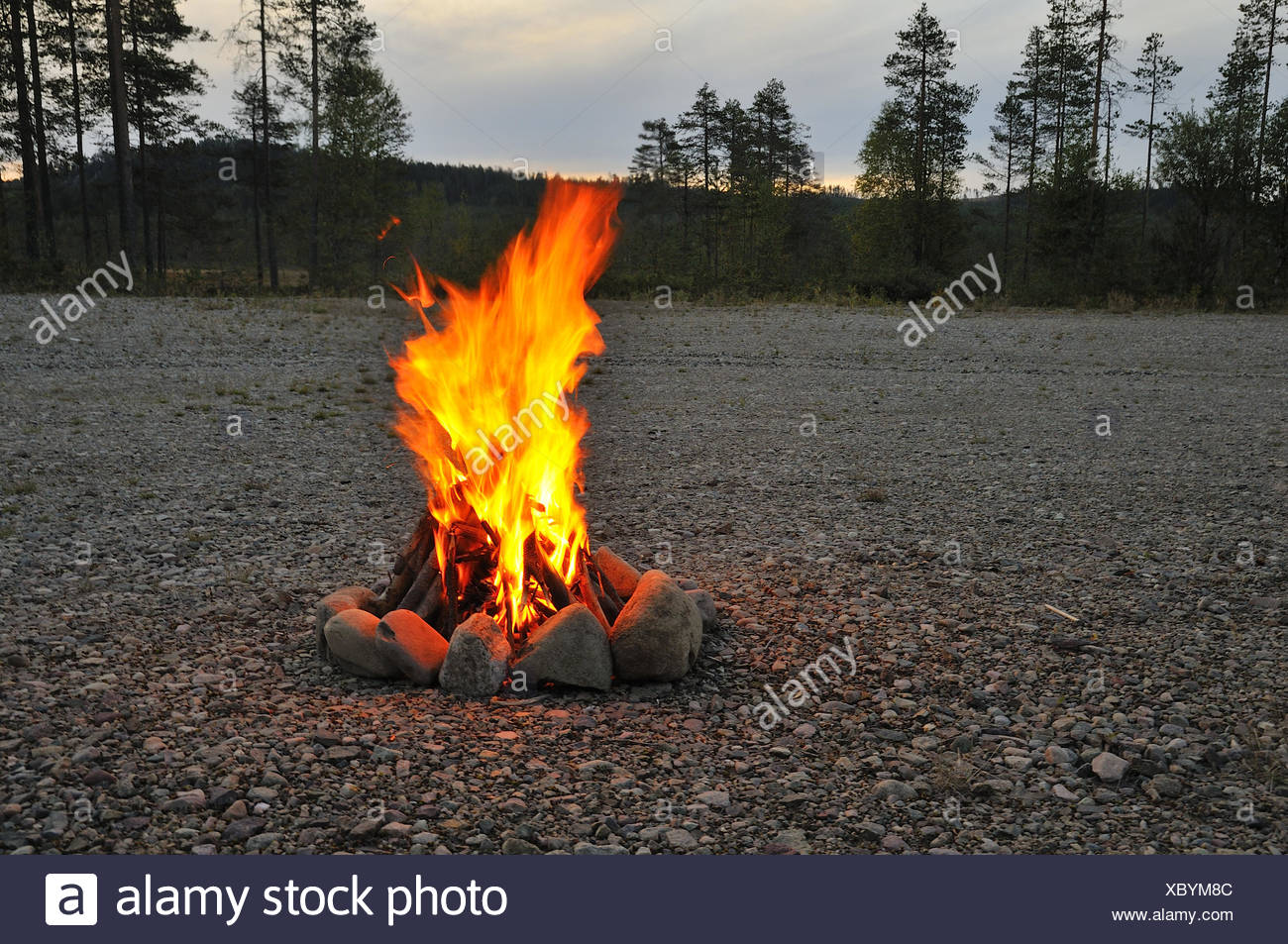 Campfire Circle Stock Photos & Campfire Circle Stock Images - Alamy
