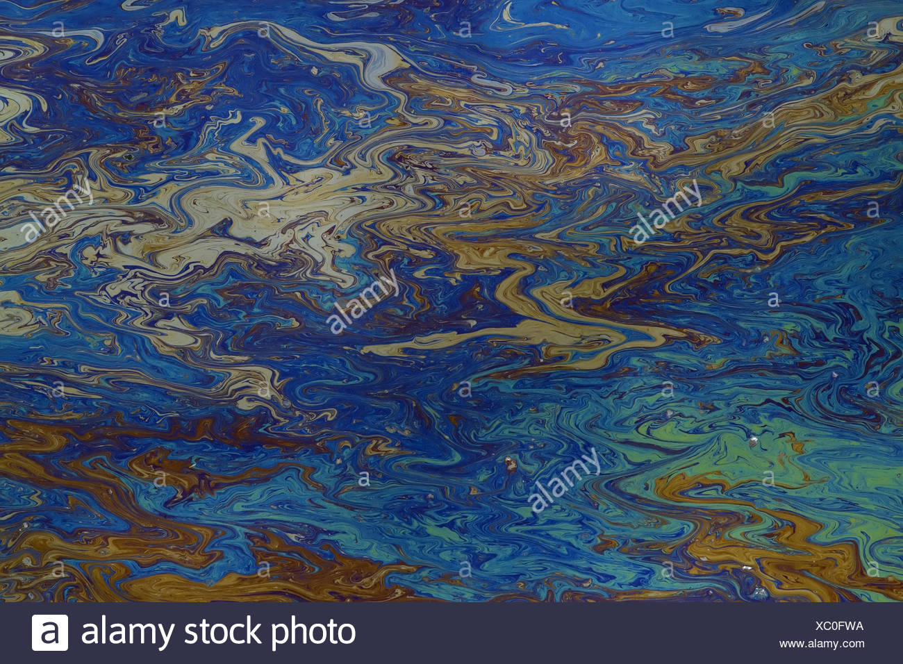 Oil Pattern On Water High Resolution Stock Photography and Images - Alamy