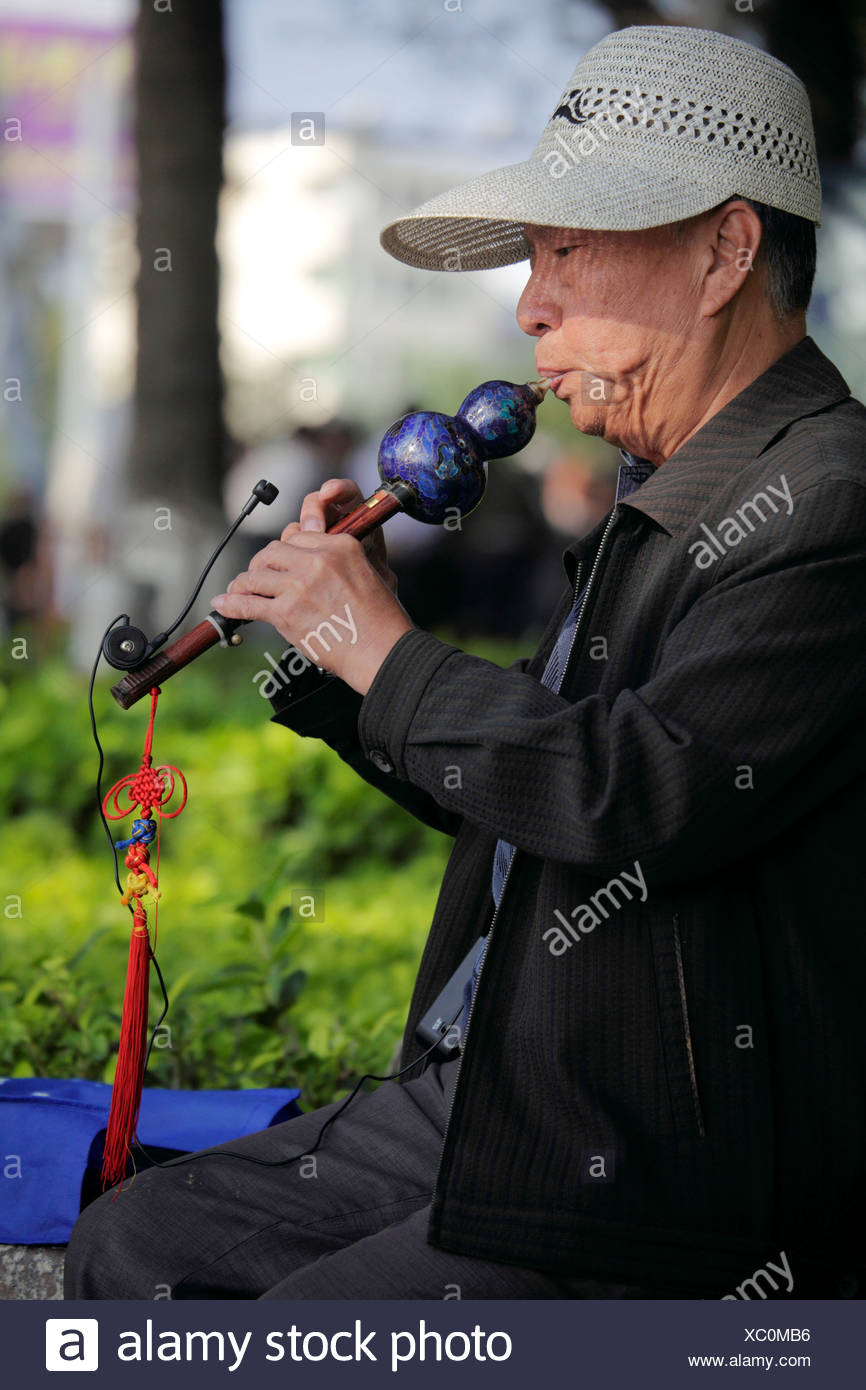 To Play The Flute Stock Photos & To Play The Flute Stock Images - Alamy