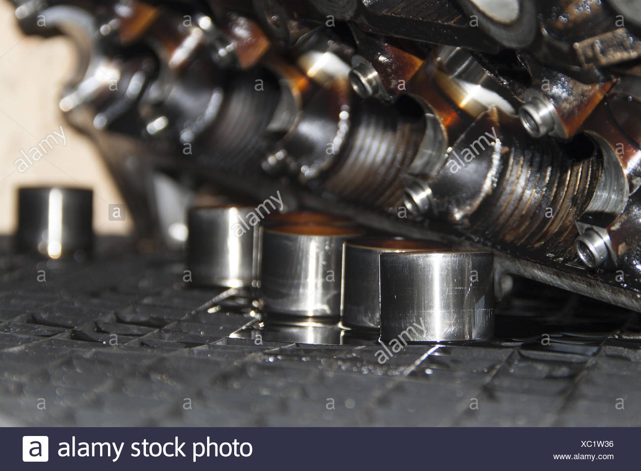 Cylinder Head Stock Photos & Cylinder Head Stock Images - Alamy