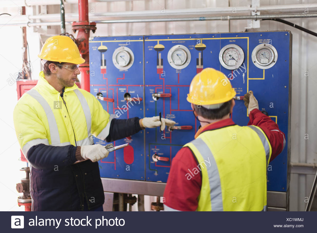 Oil And Gas Workers High Resolution Stock Photography and Images - Alamy