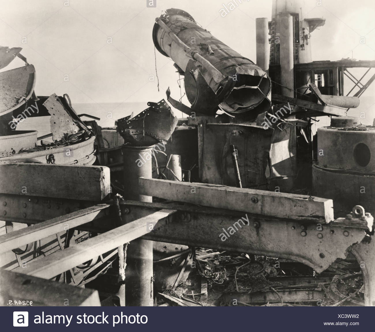 Destroyed Warship Stock Photos & Destroyed Warship Stock Images - Alamy