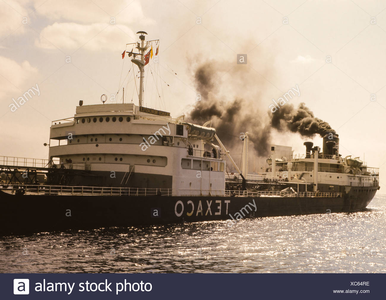 Ship Smoke Stock Photos & Ship Smoke Stock Images - Alamy