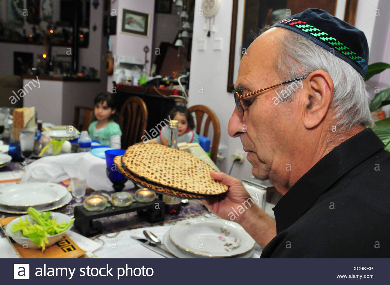 Family Seder High Resolution Stock Photography and Images - Alamy