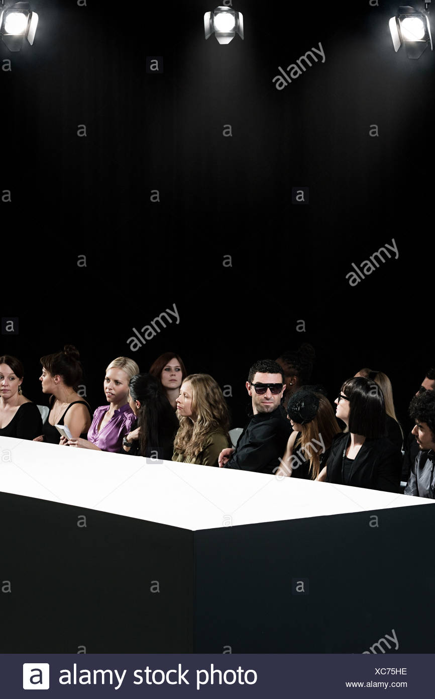Catwalk Audience Stock Photos & Catwalk Audience Stock Images - Alamy