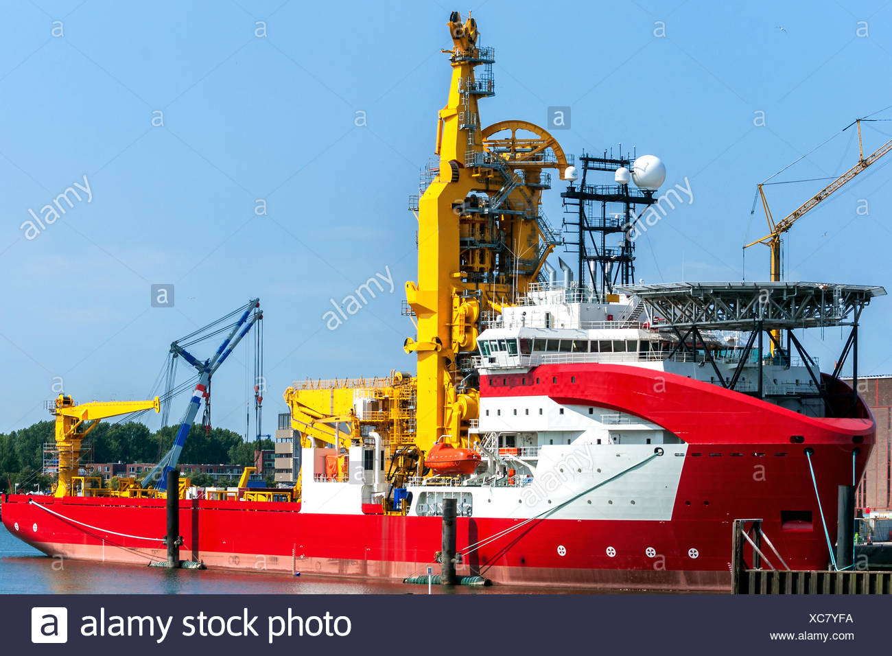 Pipe Laying Ship High Resolution Stock Photography and Images - Alamy