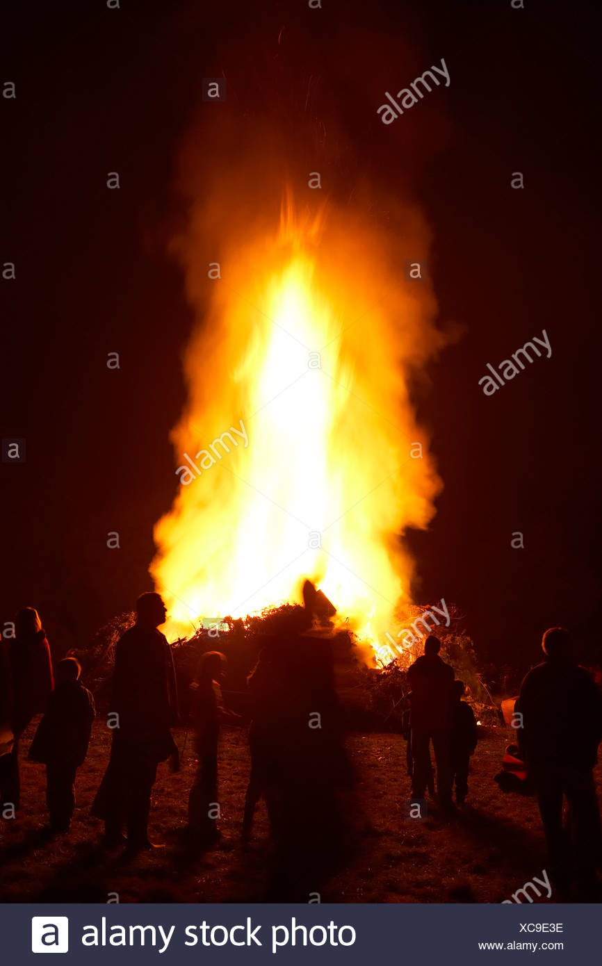 Family Around A Fire Night Fire High Resolution Stock Photography and ...